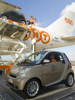 TNT '자동차 옮기기' 세계 최단 기록